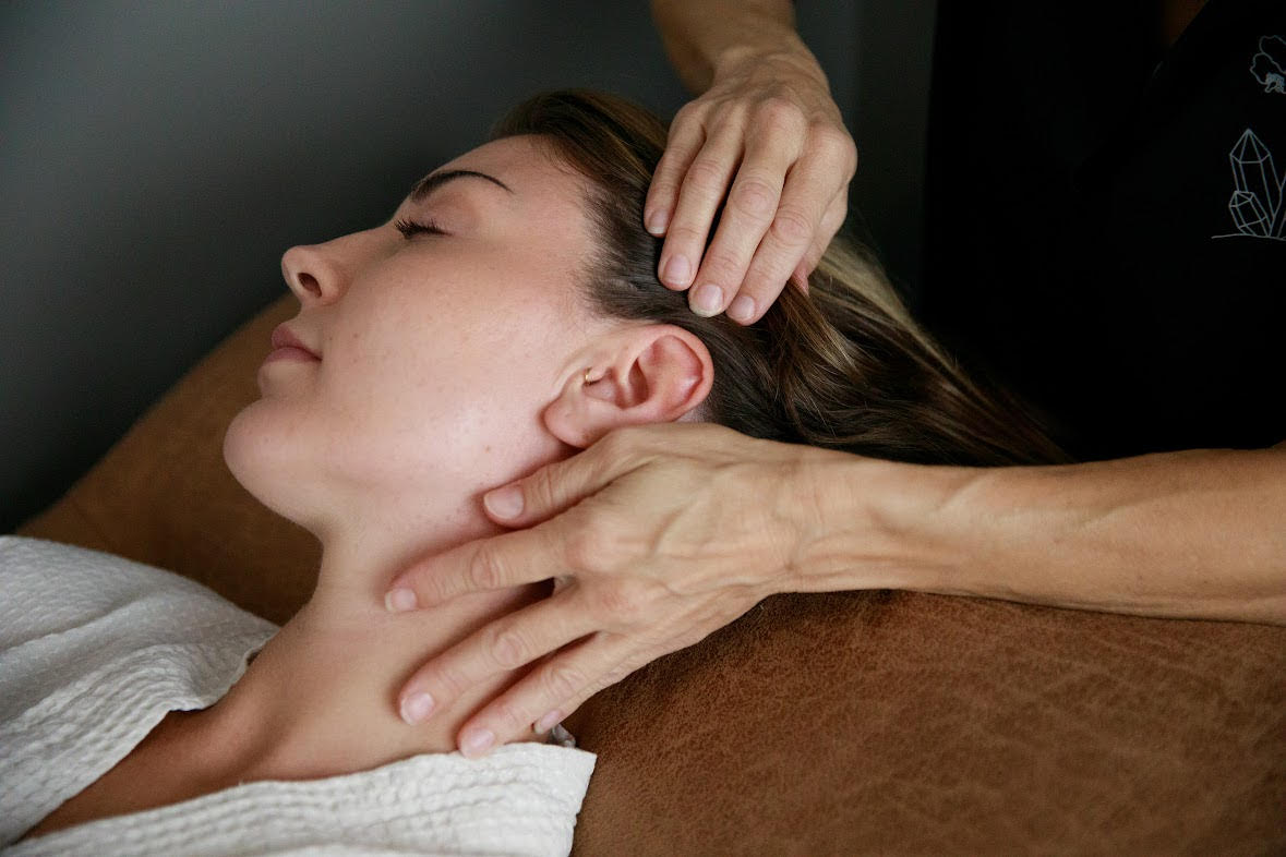 Head and Neck Massage – Room and Pillar Spa